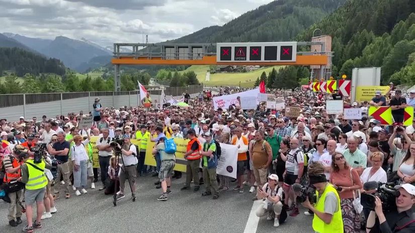 VIDEO: Stačilo, chceme v údolí pokoj. Aktivisti zastavili na osem hodín ...