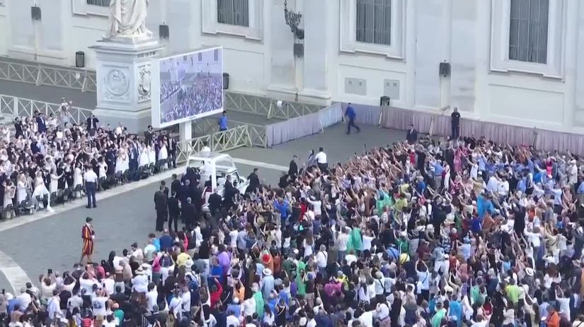 VIDEO: Incident s pápežom Levom, žena prerazila cez bariéru - Svet ...