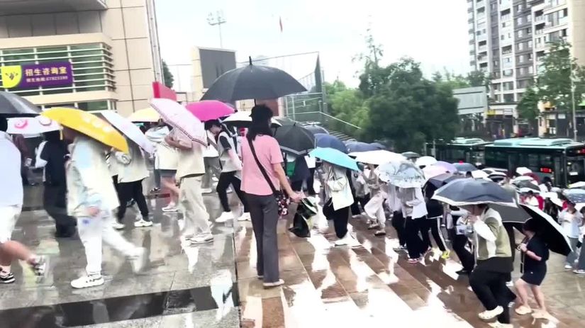 VIDEO: Tlak, stres, kľúčový moment. V Číne sa začalo 'Gaokao ...