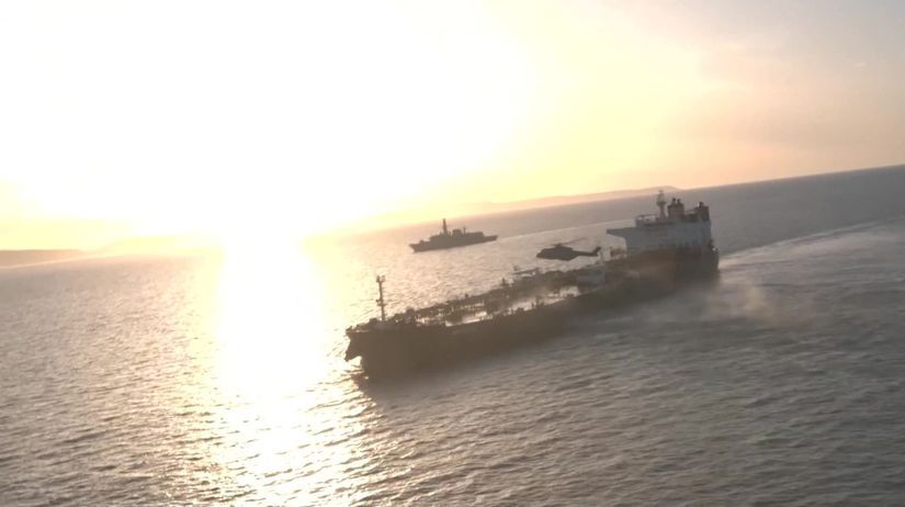 Ruská tieňová flotila mení kurz. Po zadržaní tankera v Lamanšskom ...